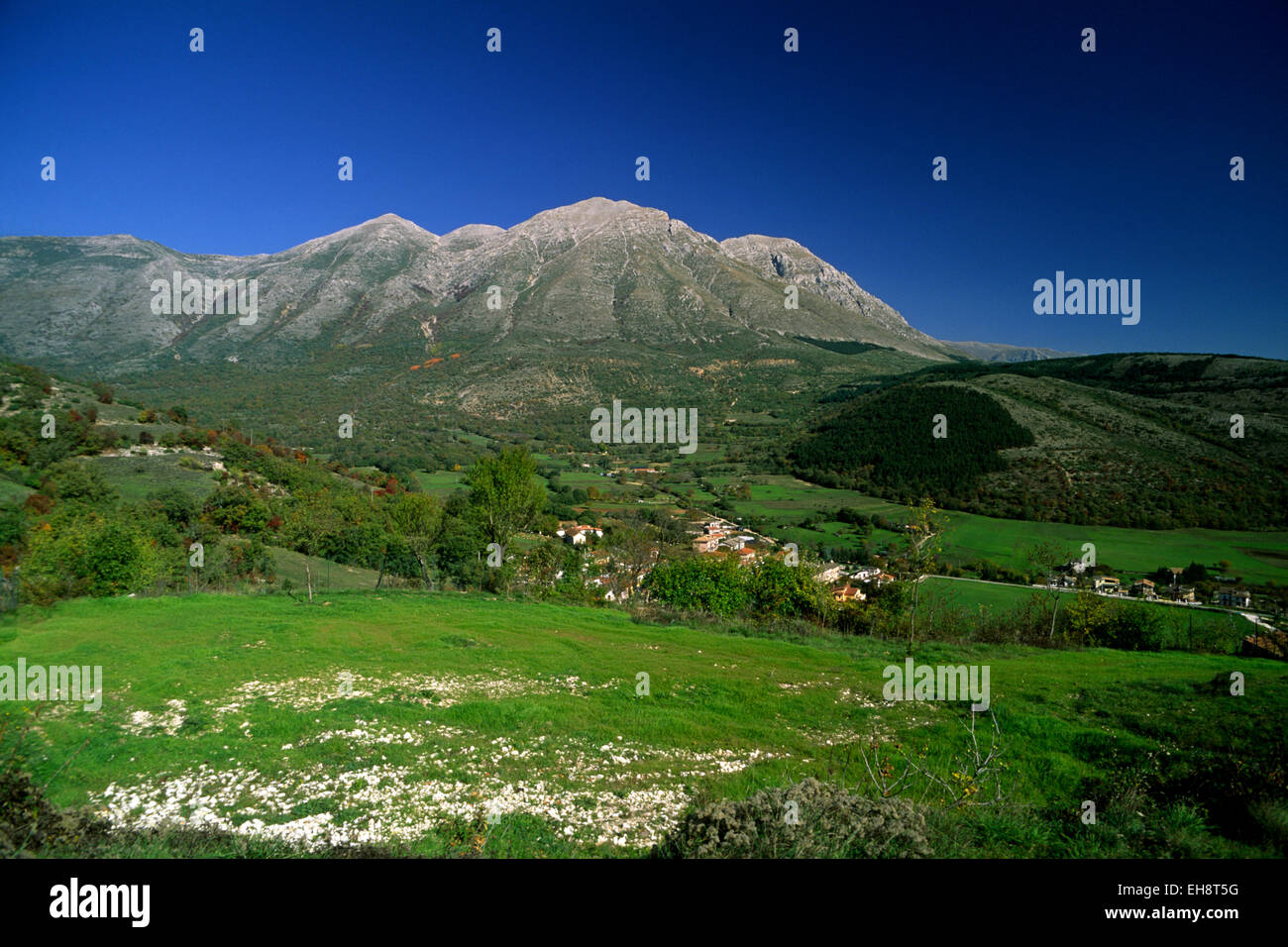 Monte velino immagini e fotografie stock ad alta risoluzione - Alamy