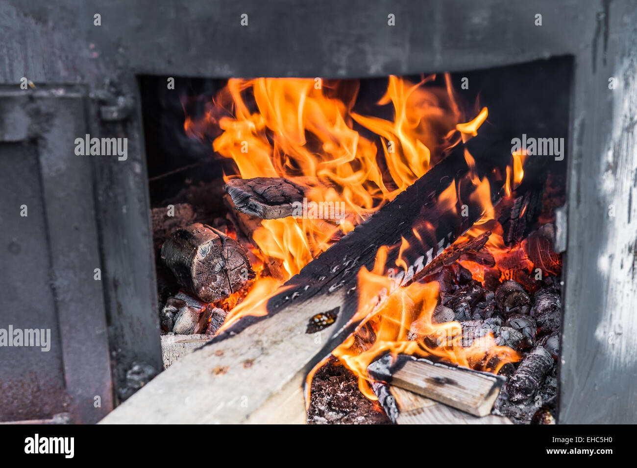 Combustione di legna da ardere immagini e fotografie stock ad alta ...