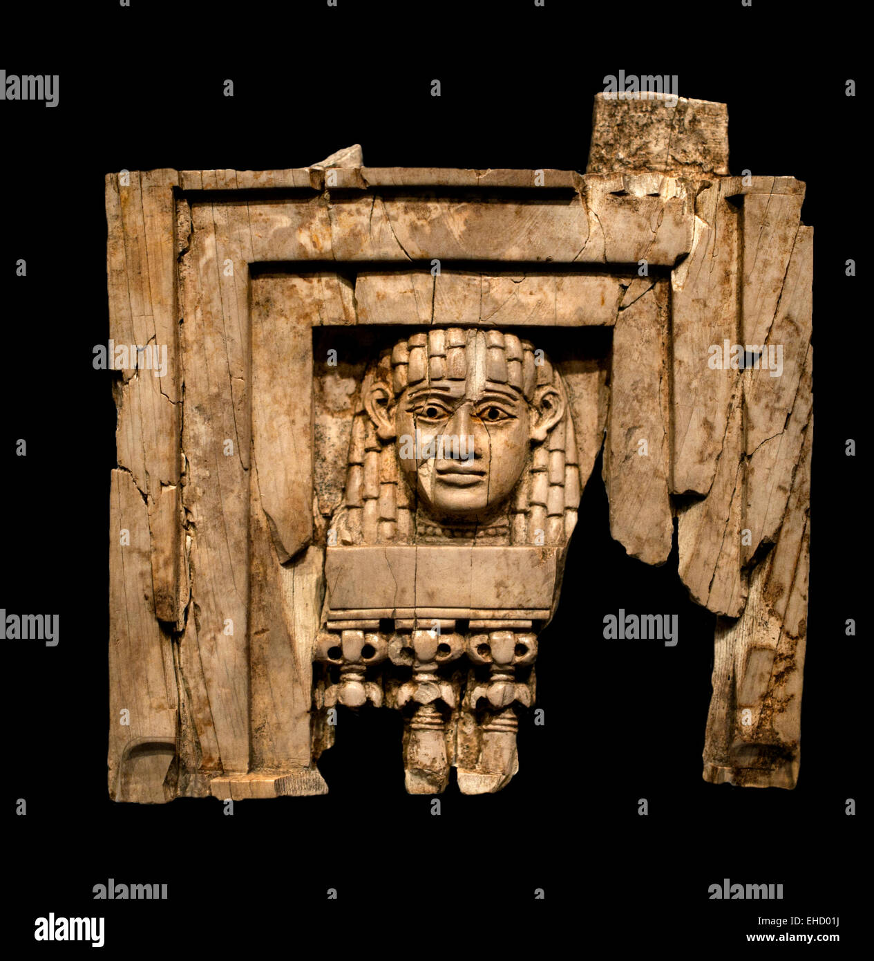 Kilili, la "donna alla finestra. Fenicio avorio intagliato da Nimrud ...