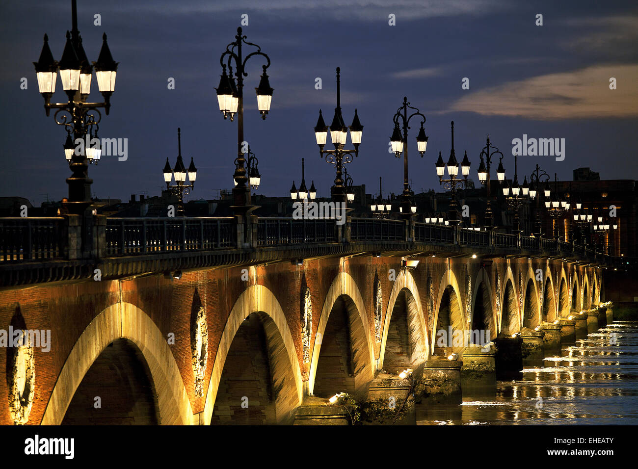Pont de pierre bordeaux immagini e fotografie stock ad alta risoluzione ...