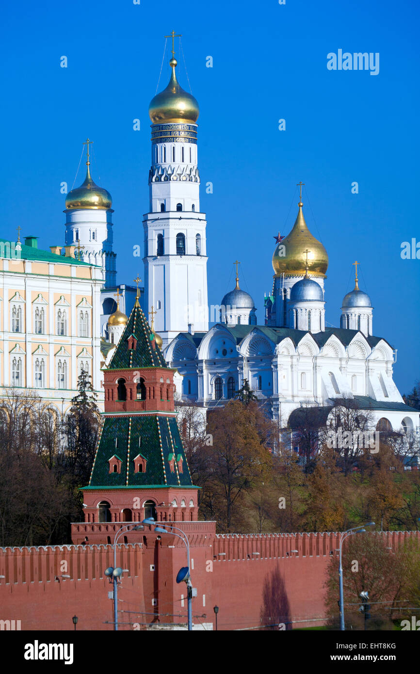 Muro delle cattedrali del cremlino di mosca immagini e fotografie stock ...
