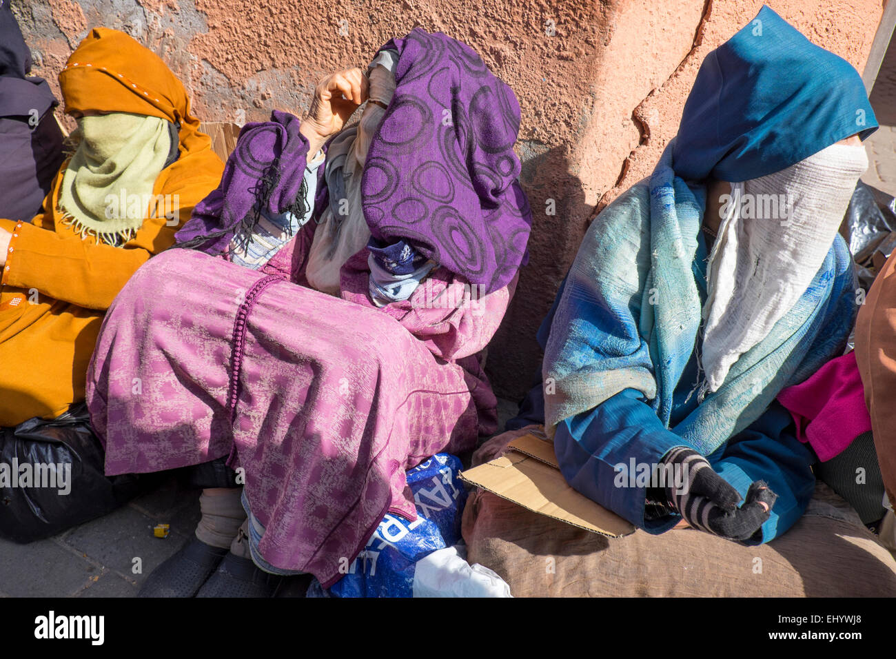 Donne in tradizionale immagini e fotografie stock ad alta risoluzione ...
