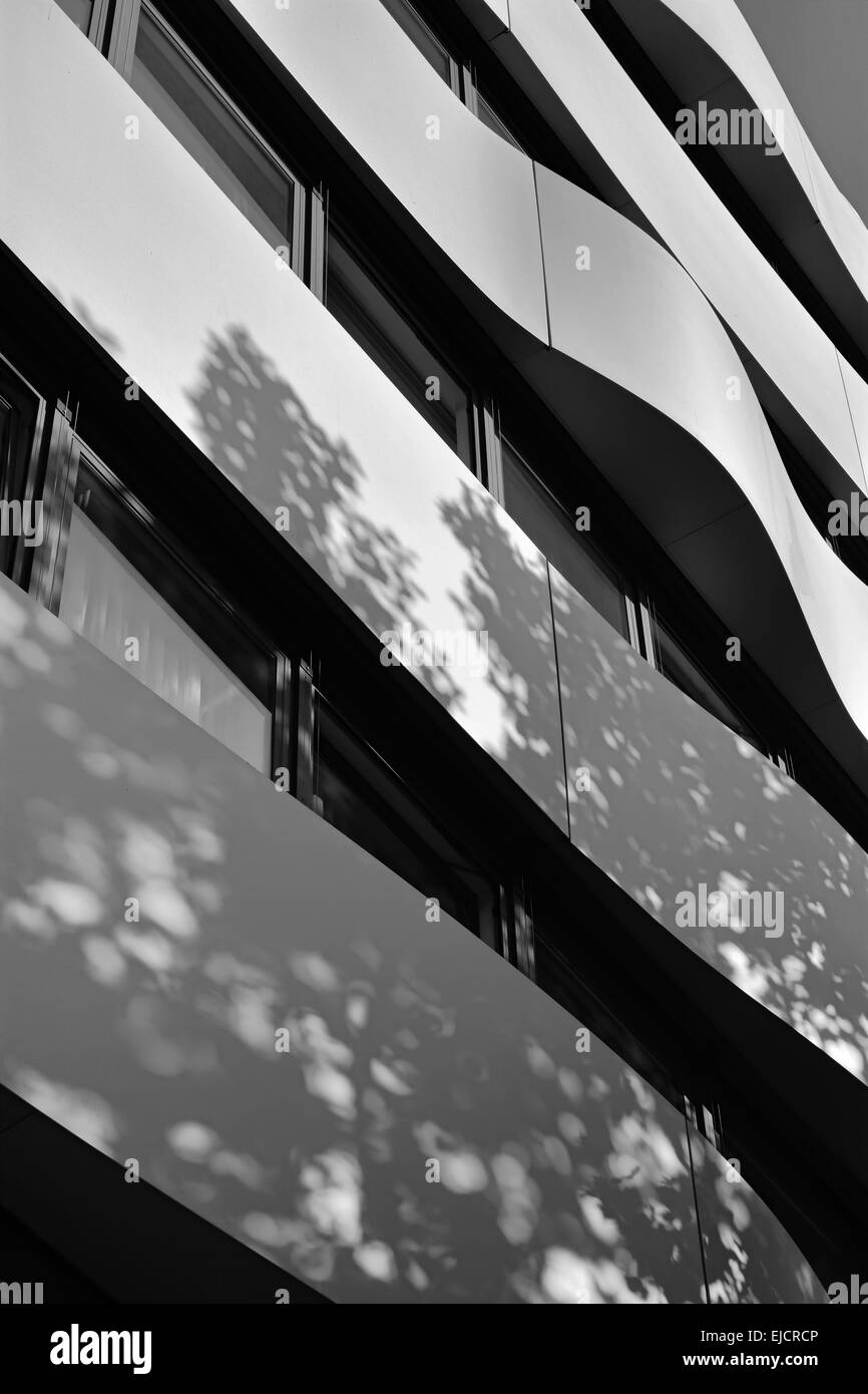 Facciata di una casa o di un edificio Foto e Immagini Stock in Bianco e ...