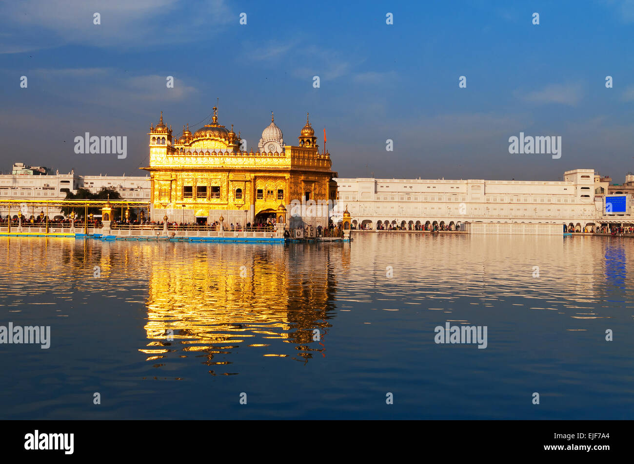 Golden temple amritsar immagini e fotografie stock ad alta risoluzione ...