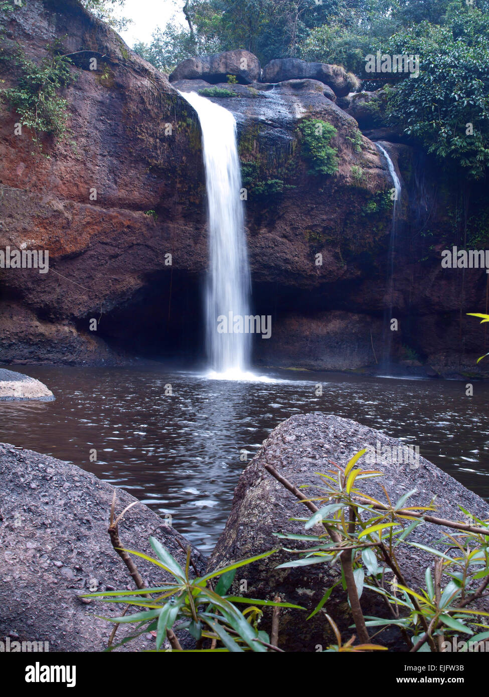 Haew suwat cascata tailandia immagini e fotografie stock ad alta ...