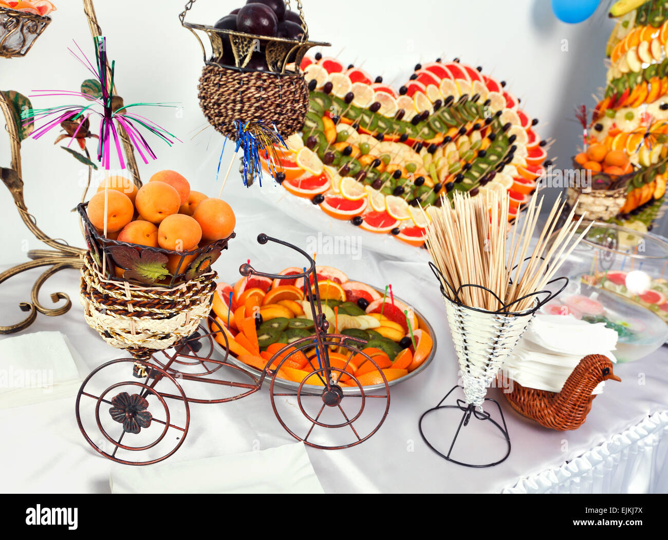 Buffet di frutta immagini e fotografie stock ad alta risoluzione - Alamy