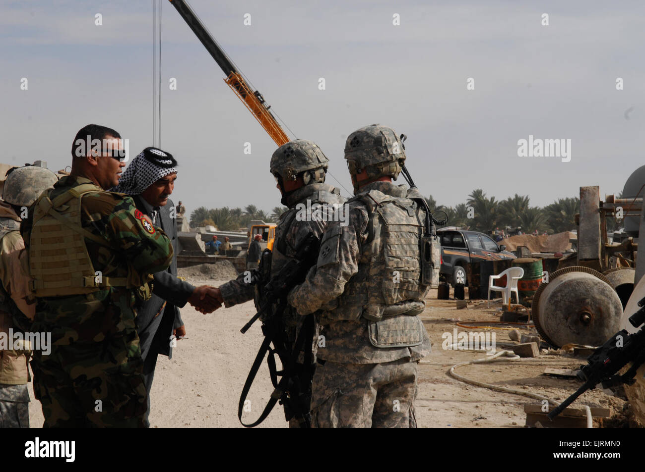Stati Uniti I soldati dell esercito e soldati iracheni si incontrano ...