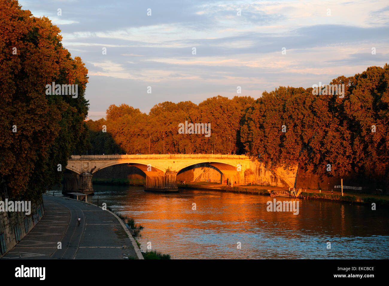 Lungotevere rome italy immagini e fotografie stock ad alta risoluzione ...