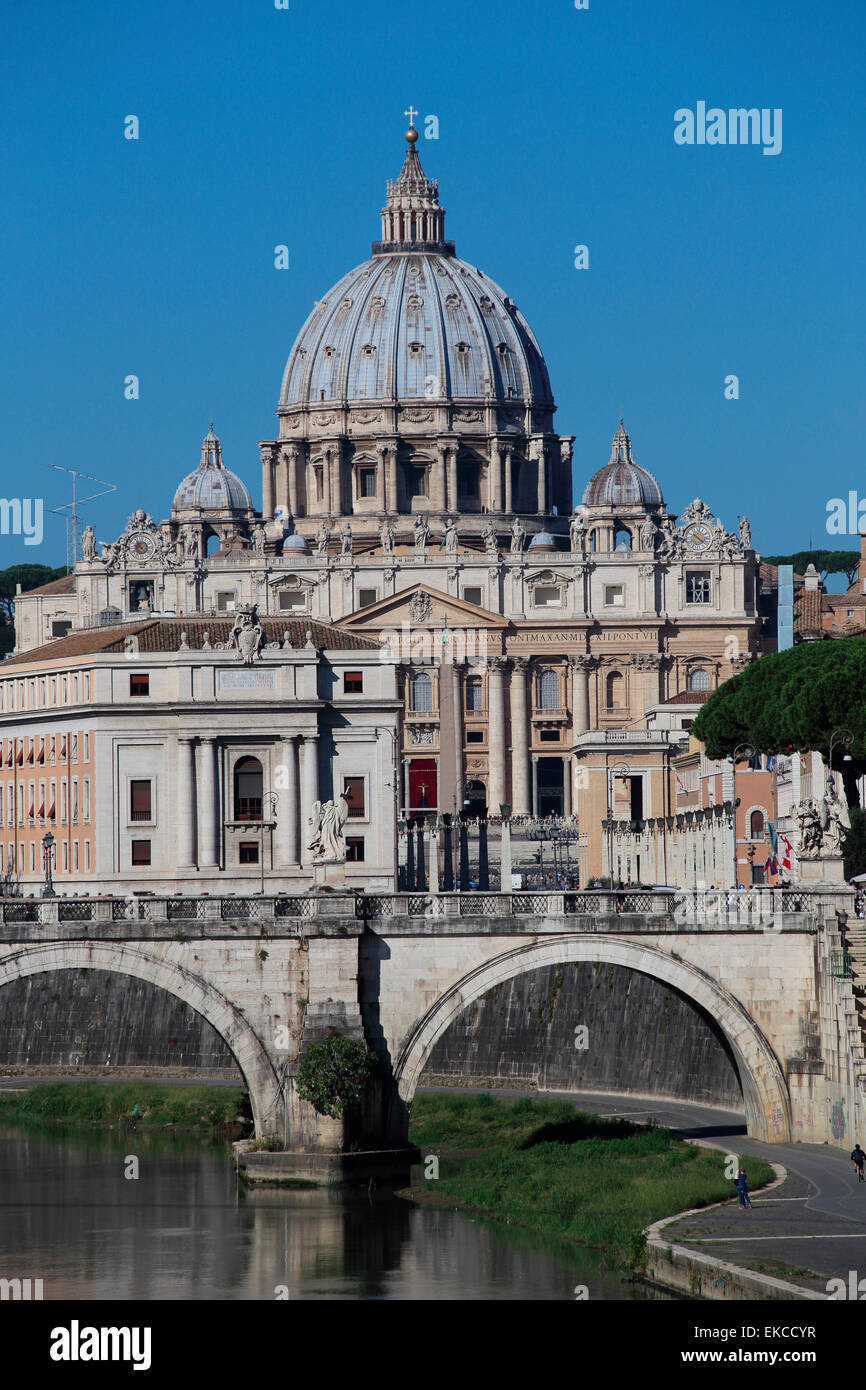 Italia Roma Ponte Sant Angelo Basilica Papale di San Pietro in Vaticano ...