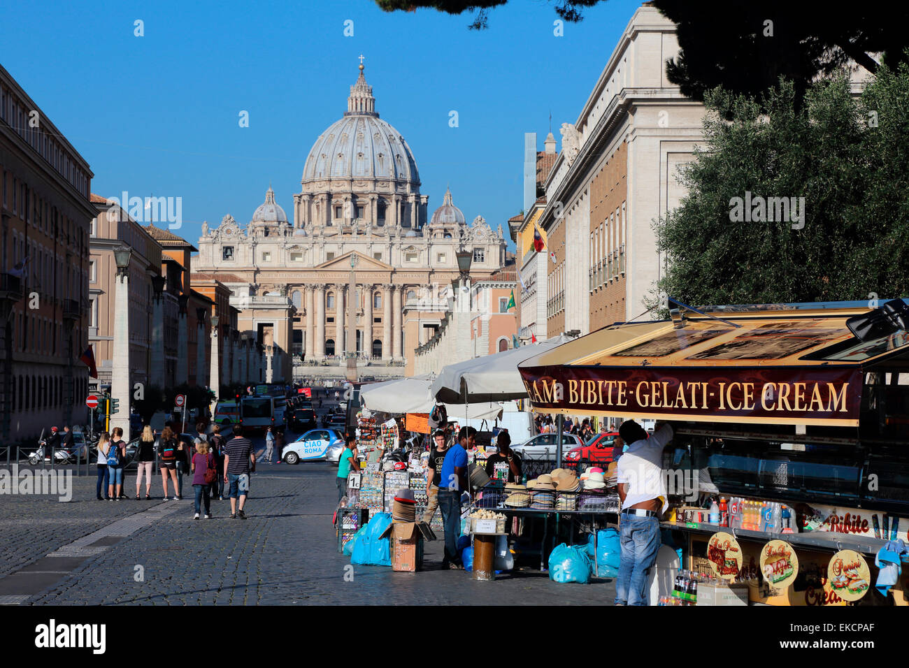 Italia Roma Basilica Papale di San Pietro in Vaticano o la Basilica di ...