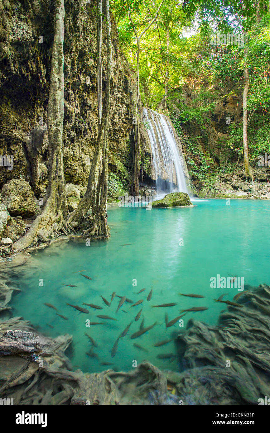 Bella Erawan cascata nel Parco Nazionale di Erawan, Kanchanaburi ...