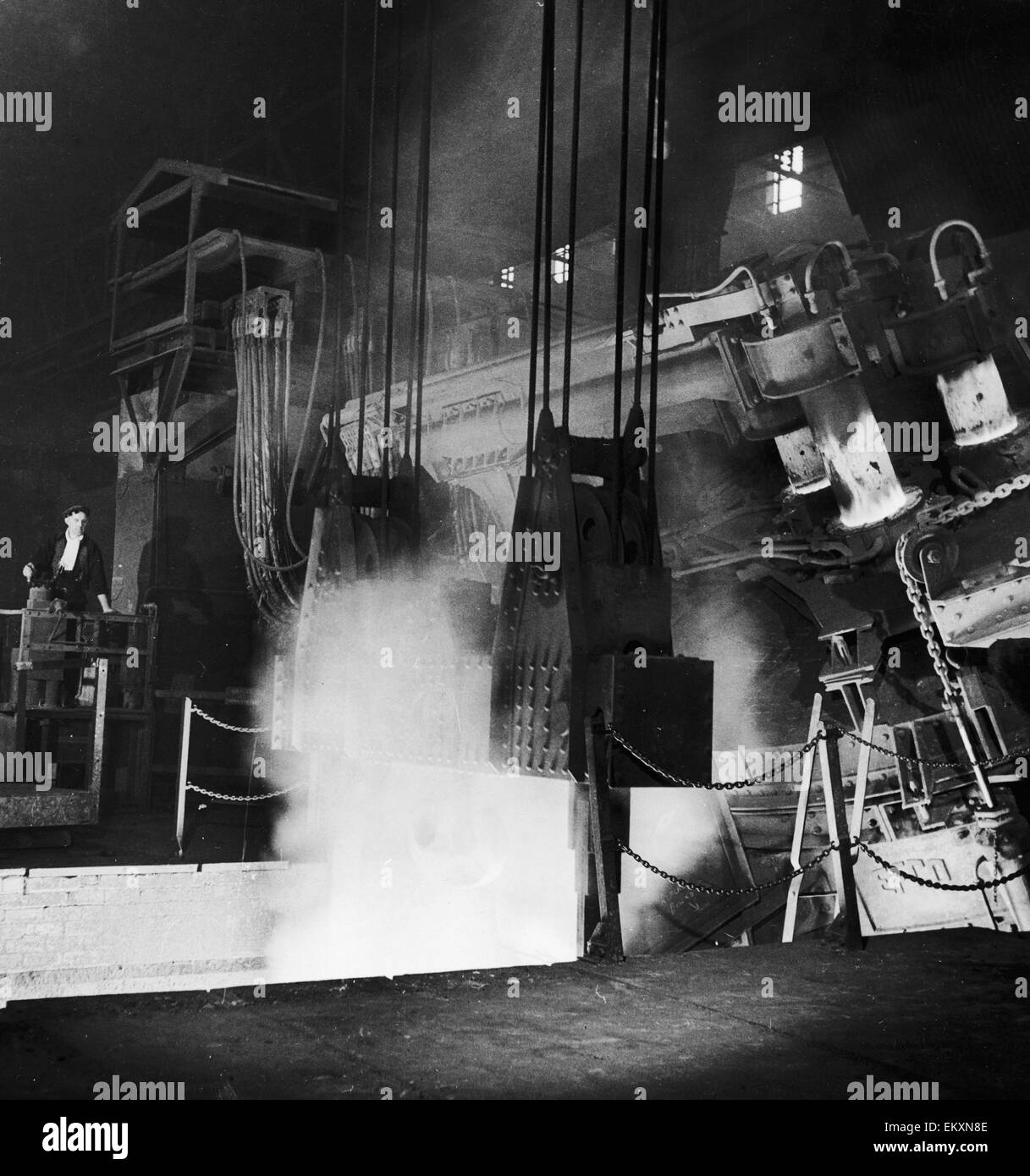 Toccando l'acciaio fuso da 30 ton forno elettrico ad arco in acciaio ...