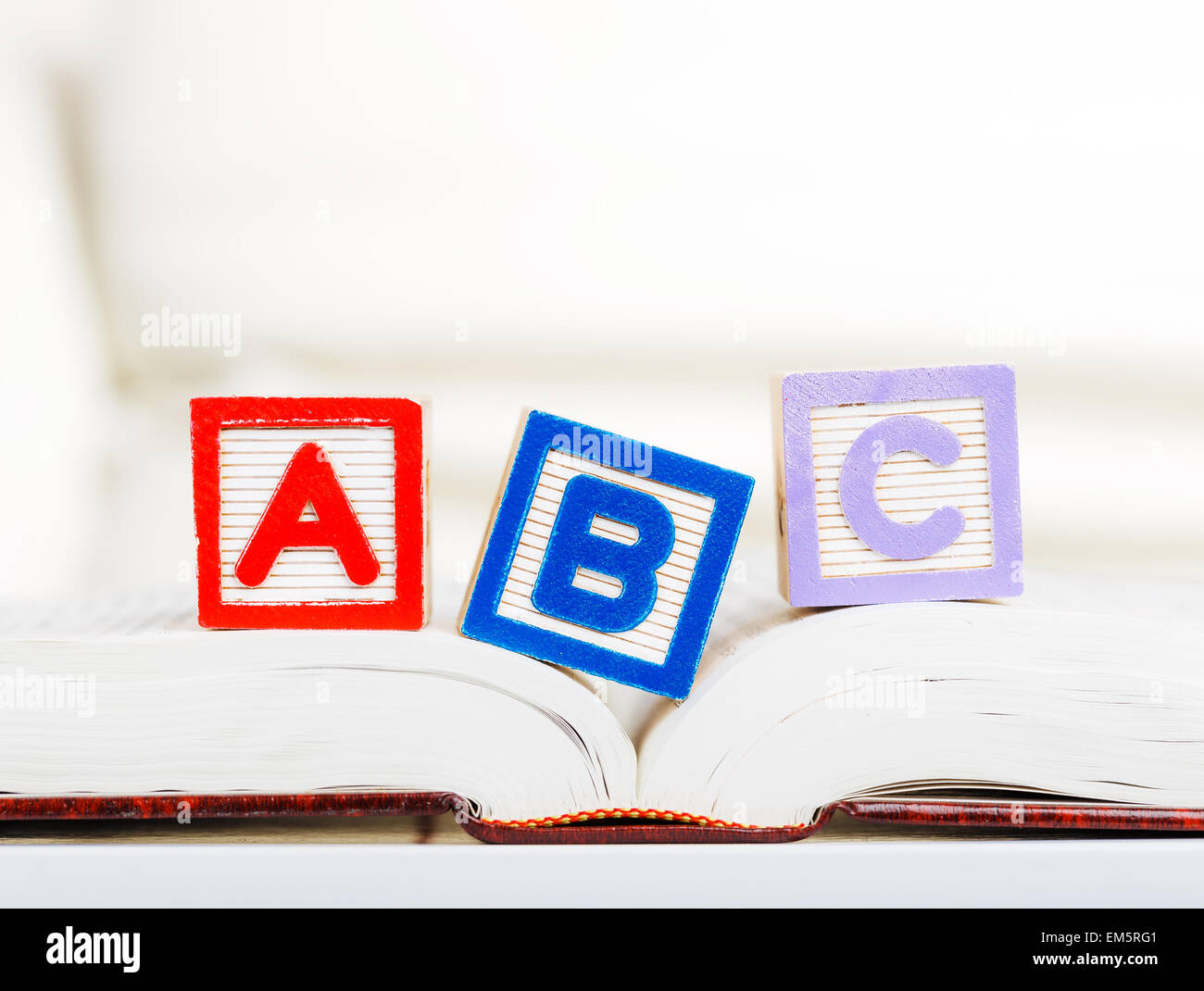 Libro abc immagini e fotografie stock ad alta risoluzione - Alamy