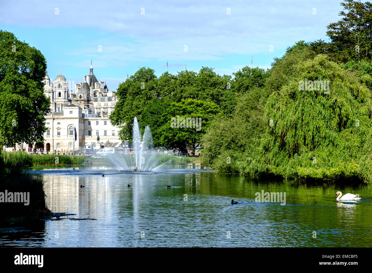 St James park è il più antico parco reale a Westminster, nel centro di Londra in Inghilterra ...