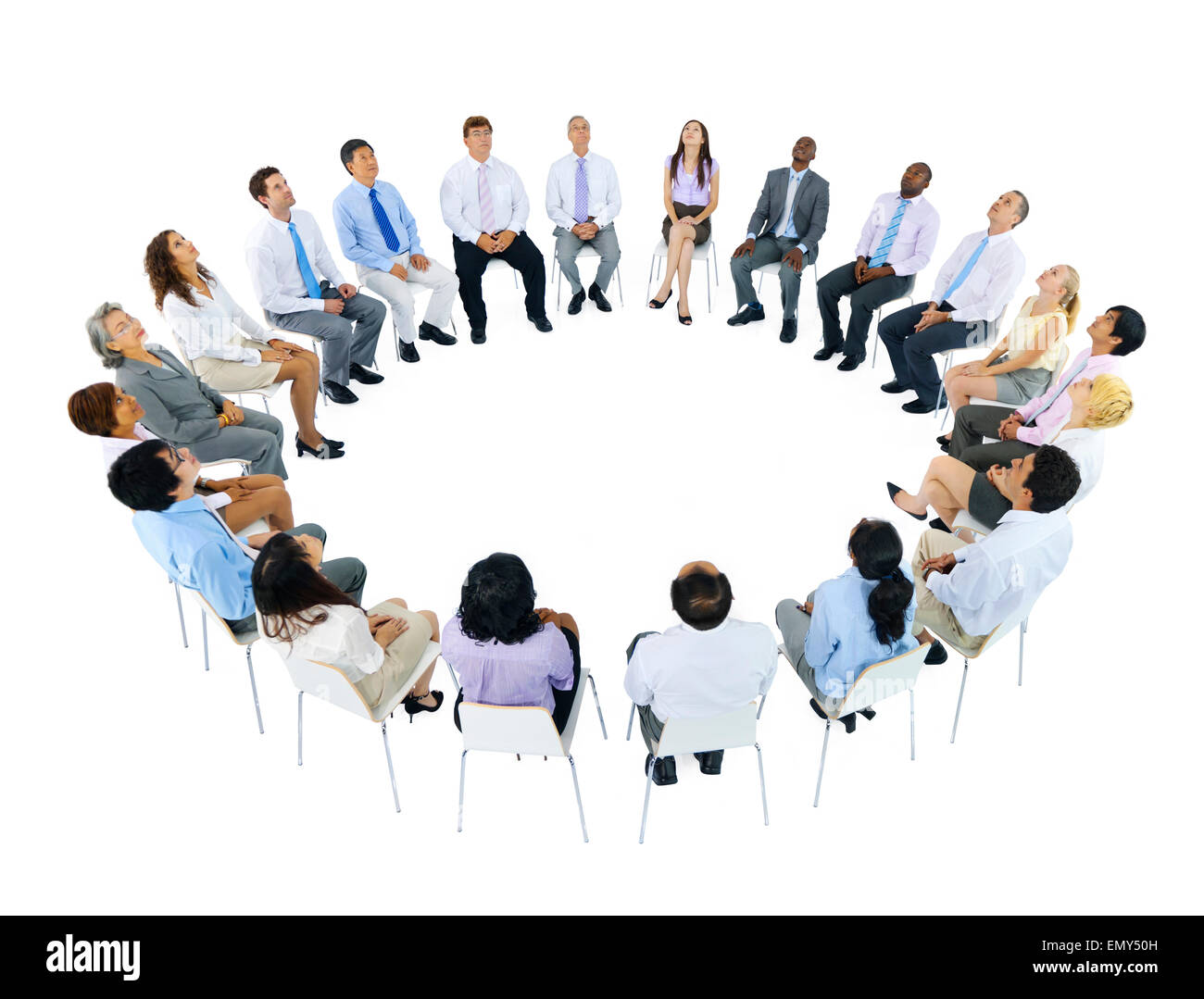 Un gruppo di persone in un cerchio isolato su bianco Foto stock - Alamy