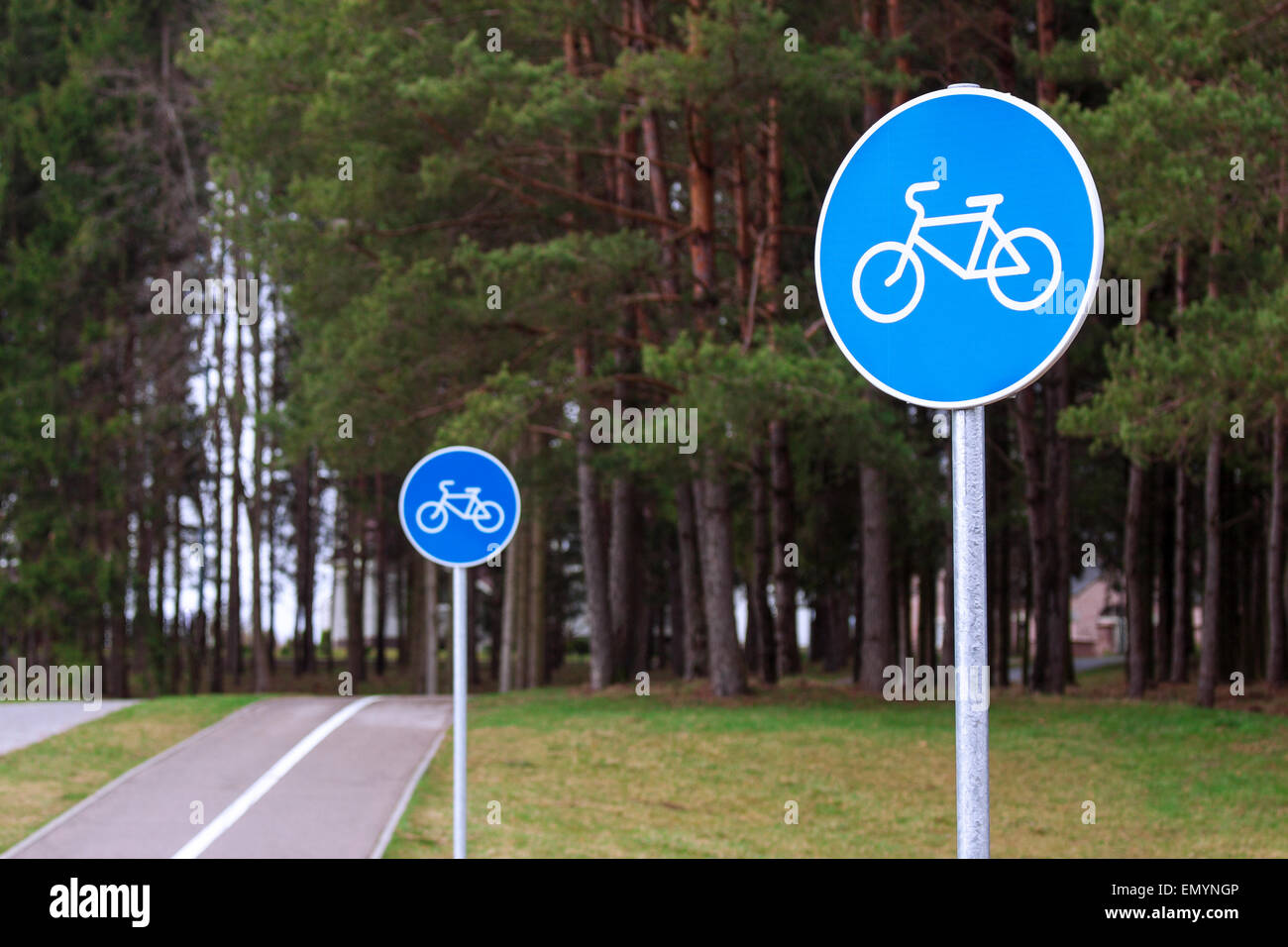 Simbolo pista ciclabile in un parco immagini e fotografie stock ad alta ...