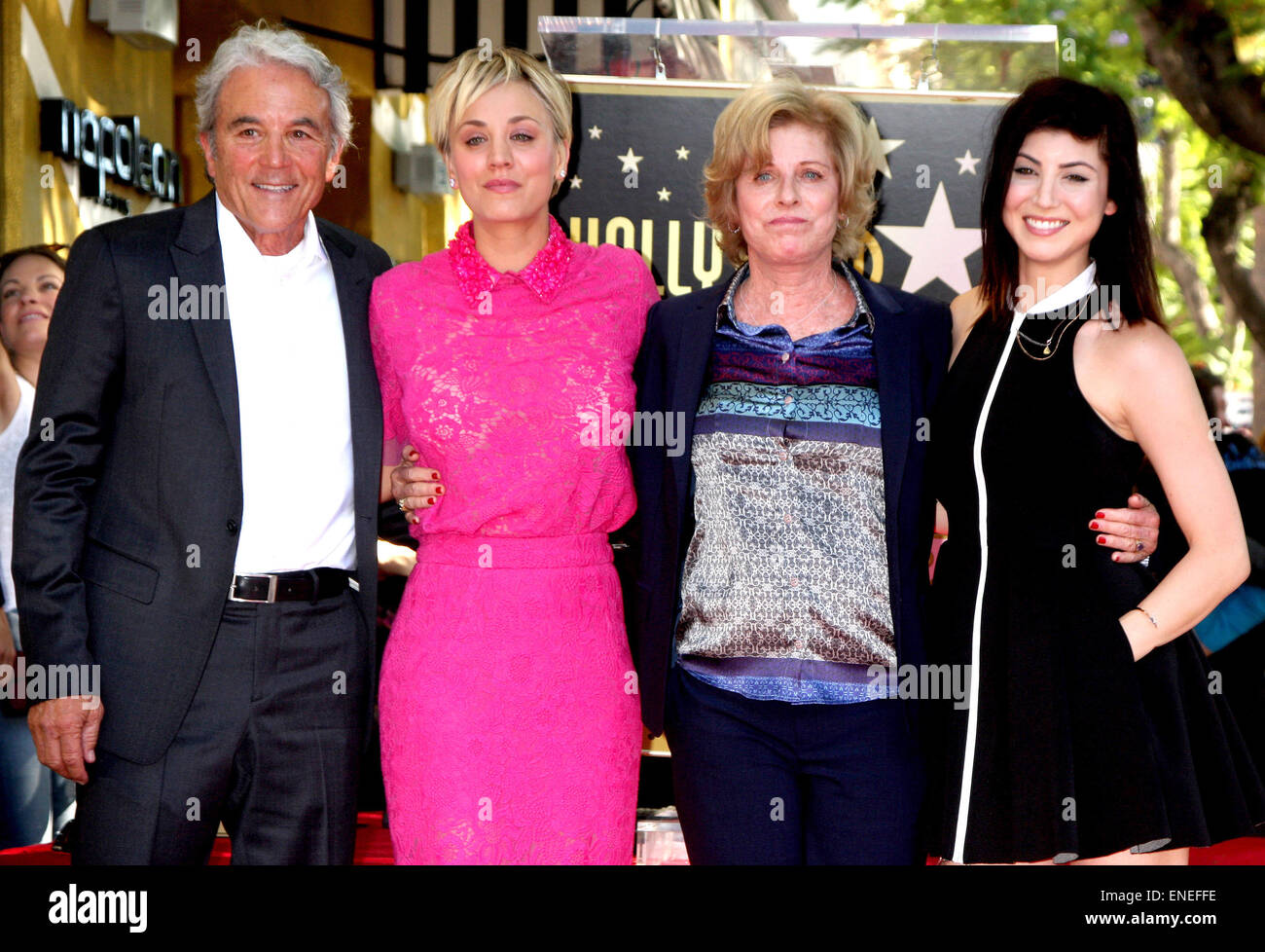 Kaley cuoco and gary cuoco immagini e fotografie stock ad alta ...