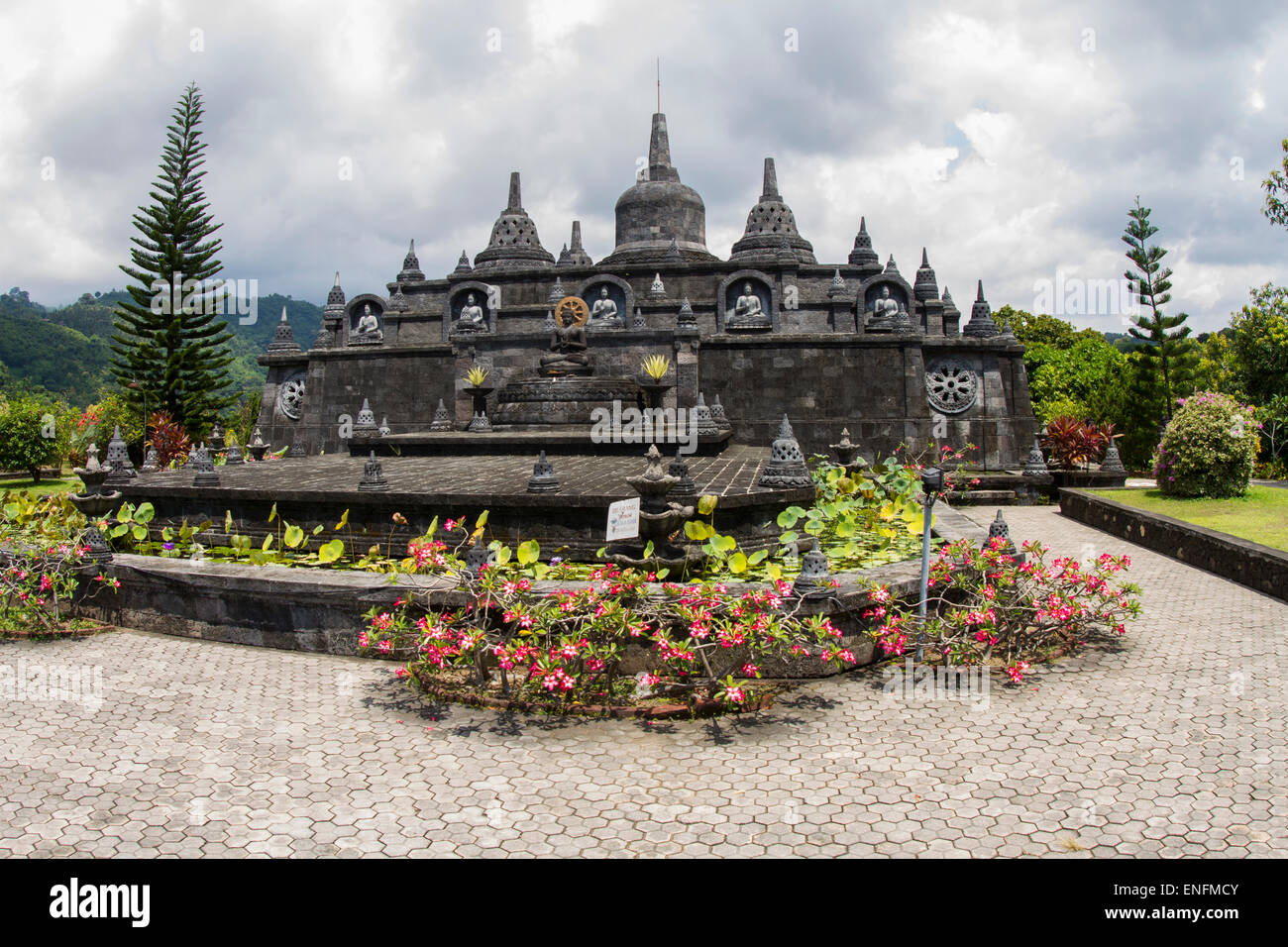 Monastero buddista immagini e fotografie stock ad alta risoluzione - Alamy