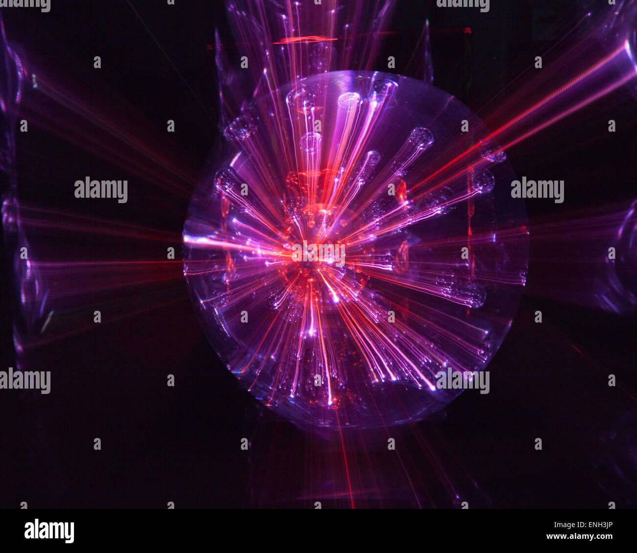 Riflesso della luce viola immagini e fotografie stock ad alta ...