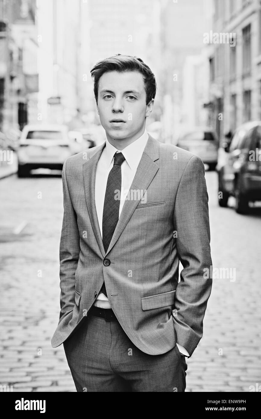 Moda uomo immagini e fotografie stock ad alta risoluzione - Alamy