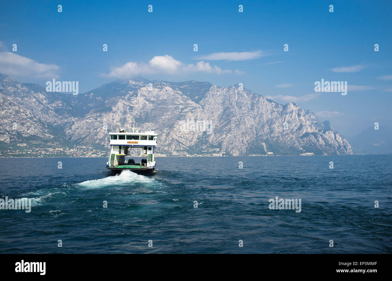 Traghetti lago di garda immagini e fotografie stock ad alta risoluzione ...