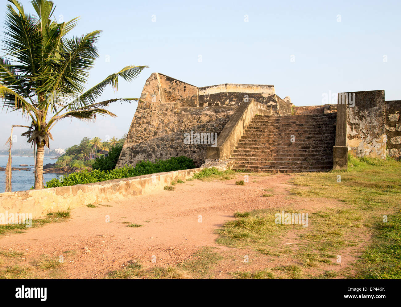 Paesaggi costieri e pareti storiche del fort, Stella Bastion, Galle ...