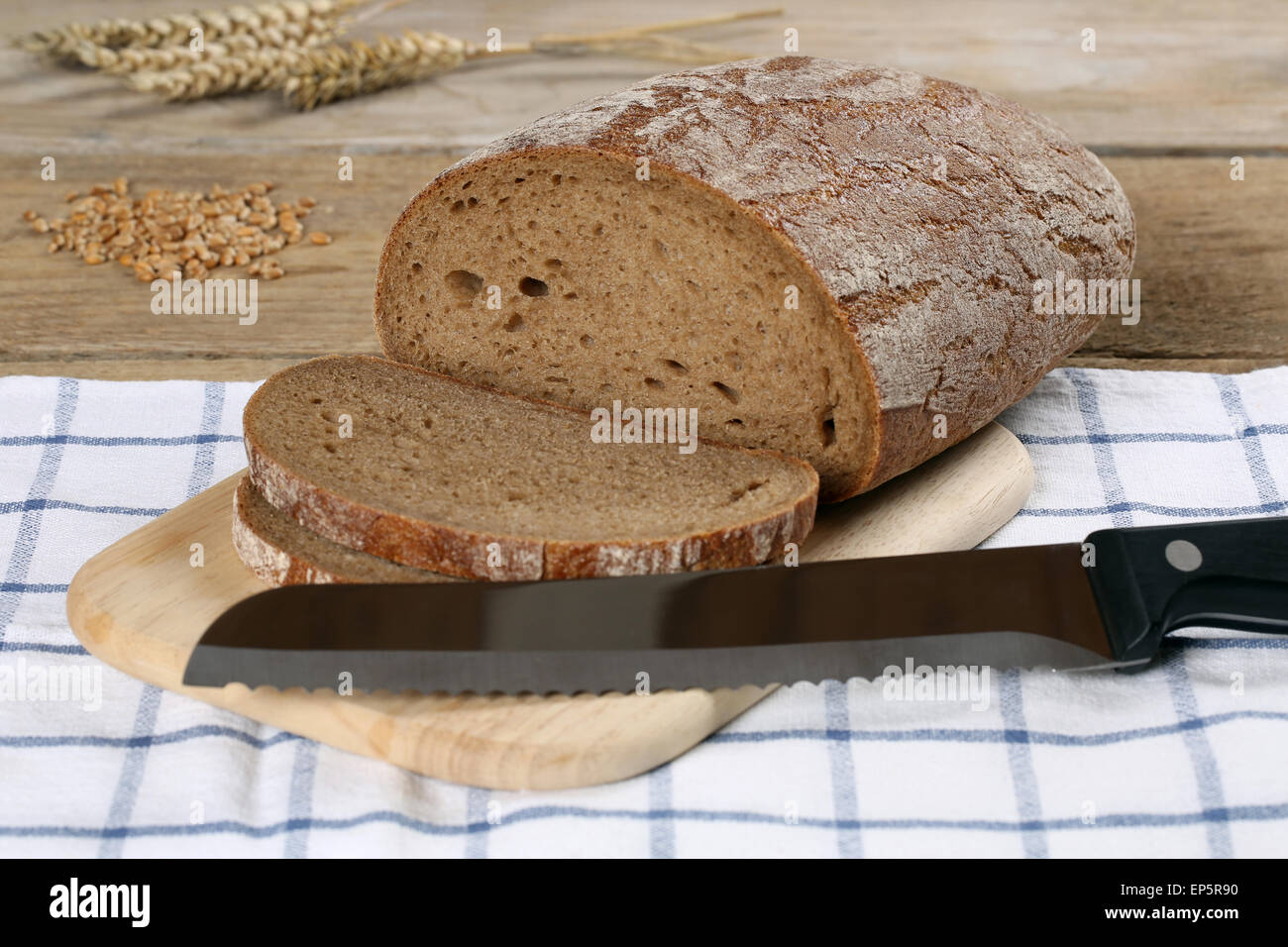 Frisches brot immagini e fotografie stock ad alta risoluzione - Alamy