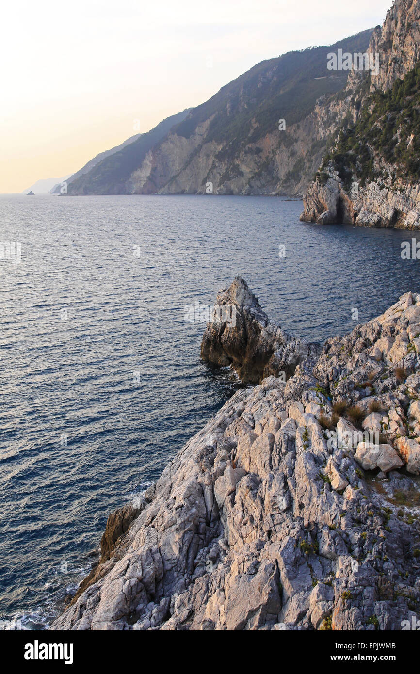 Costiera ligure immagini e fotografie stock ad alta risoluzione - Alamy