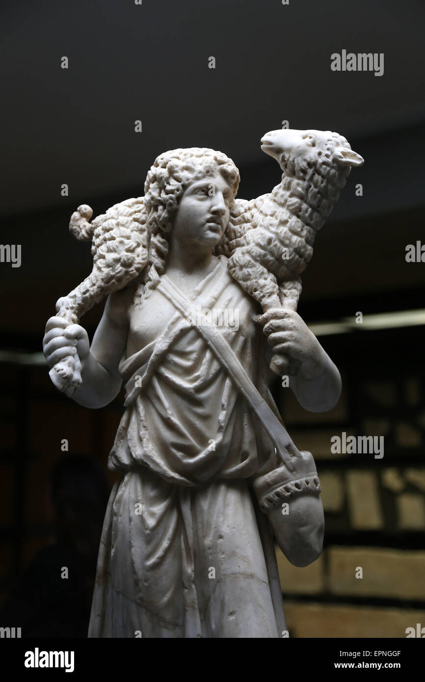 I primi cristiani. La statua del Buon Pastore, che porta un agnello. 3 ...