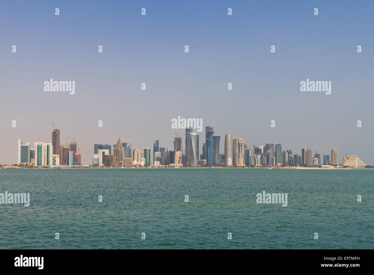 Tornado tower doha immagini e fotografie stock ad alta risoluzione - Alamy