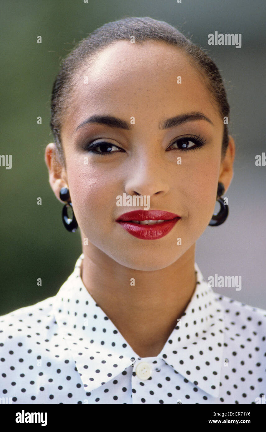 SADE Anglo-Nigerian cantante pop in 1986 Foto stock - Alamy