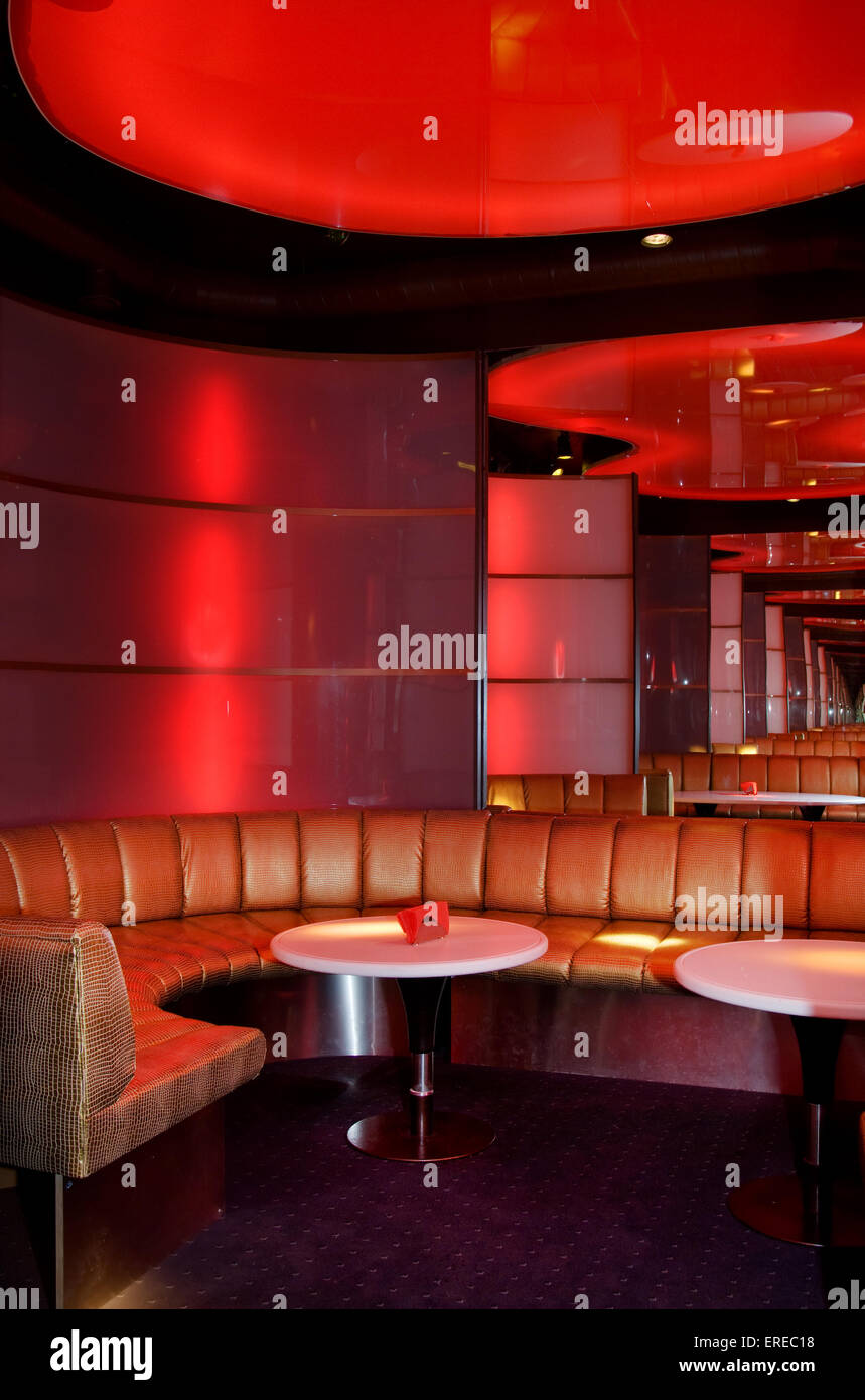Interior nightclub lounge bar immagini e fotografie stock ad alta ...