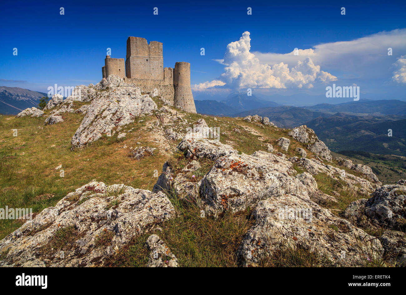 Castello di rocca calascio immagini e fotografie stock ad alta ...