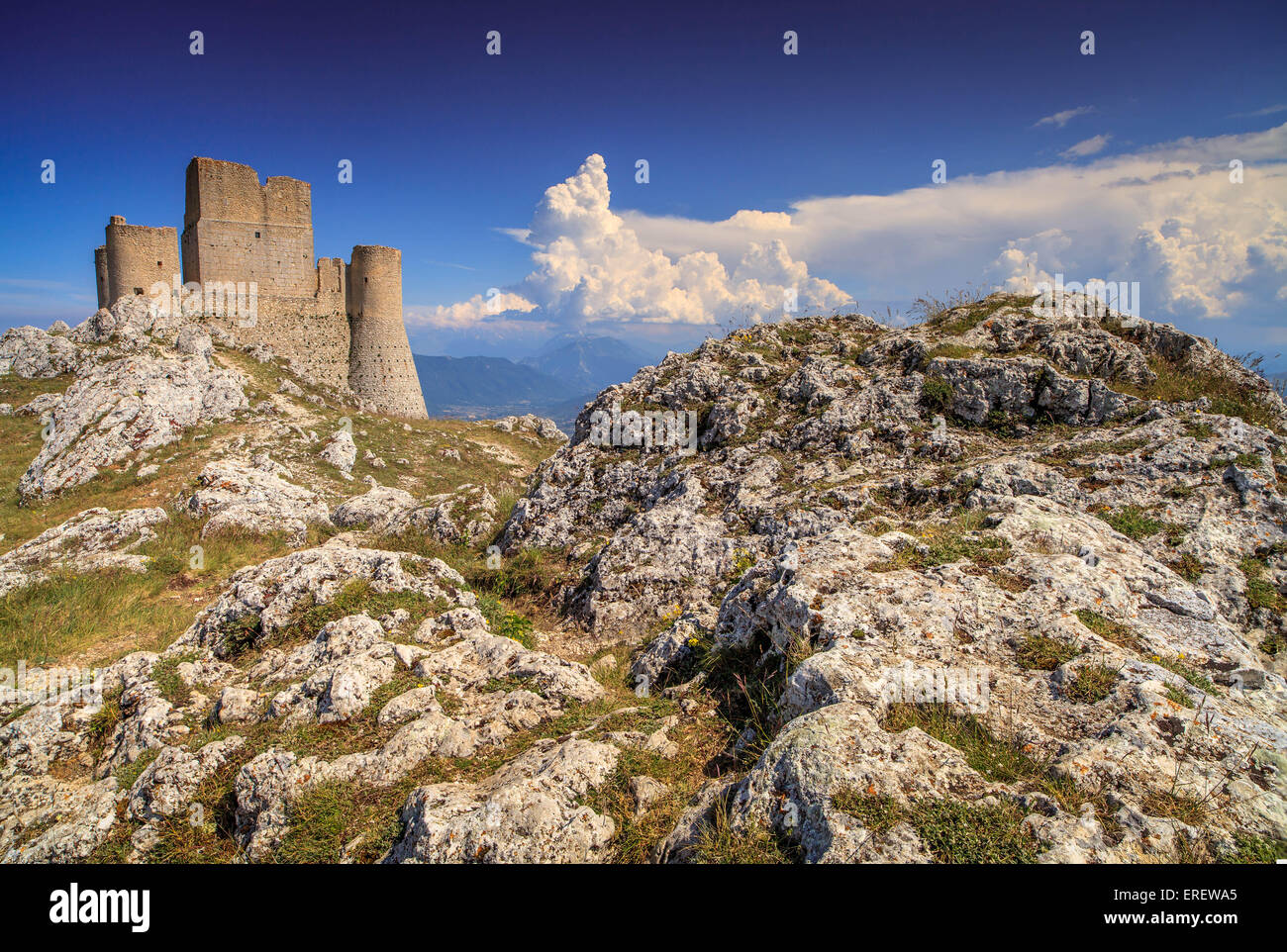 Castello di rocca calascio immagini e fotografie stock ad alta ...