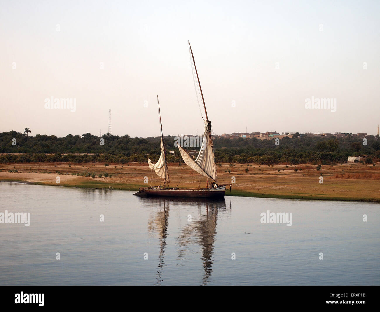 Barca feluca immagini e fotografie stock ad alta risoluzione - Alamy