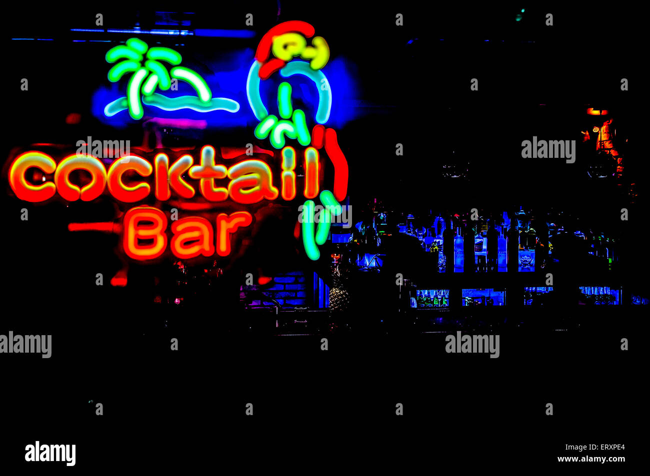 Segno di cocktail bar immagini e fotografie stock ad alta risoluzione ...