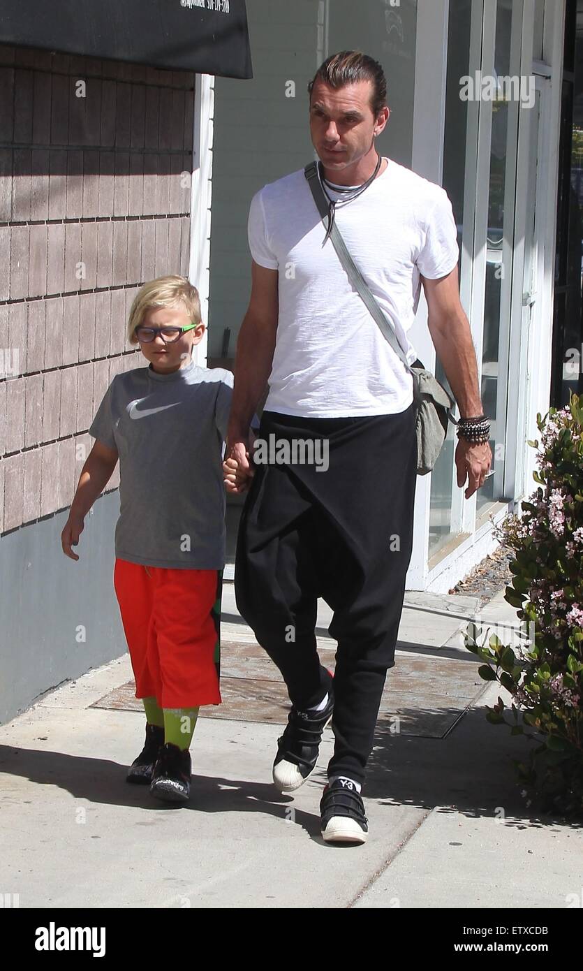 Gavin Rossdale e suo figlio zuma fuori e circa in West Hollywood dotate ...