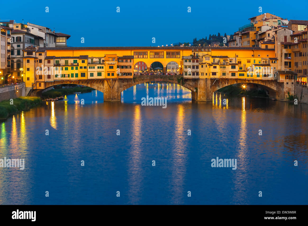 Firenze Firenze Ponte Vecchio Fiume Arno Il Vecchio Ponte Immagini e ...