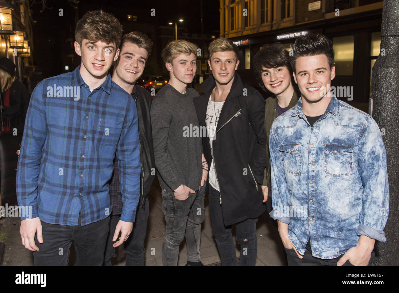 X fattore Louis Walsh's nuova boyband Hometown celebrano il loro ...