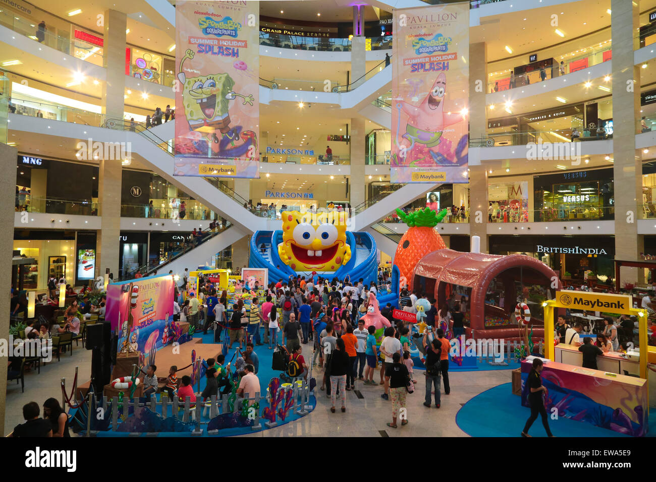 Di fronte alla folla Spongebob promozione massa al Pavillion Shopping ...