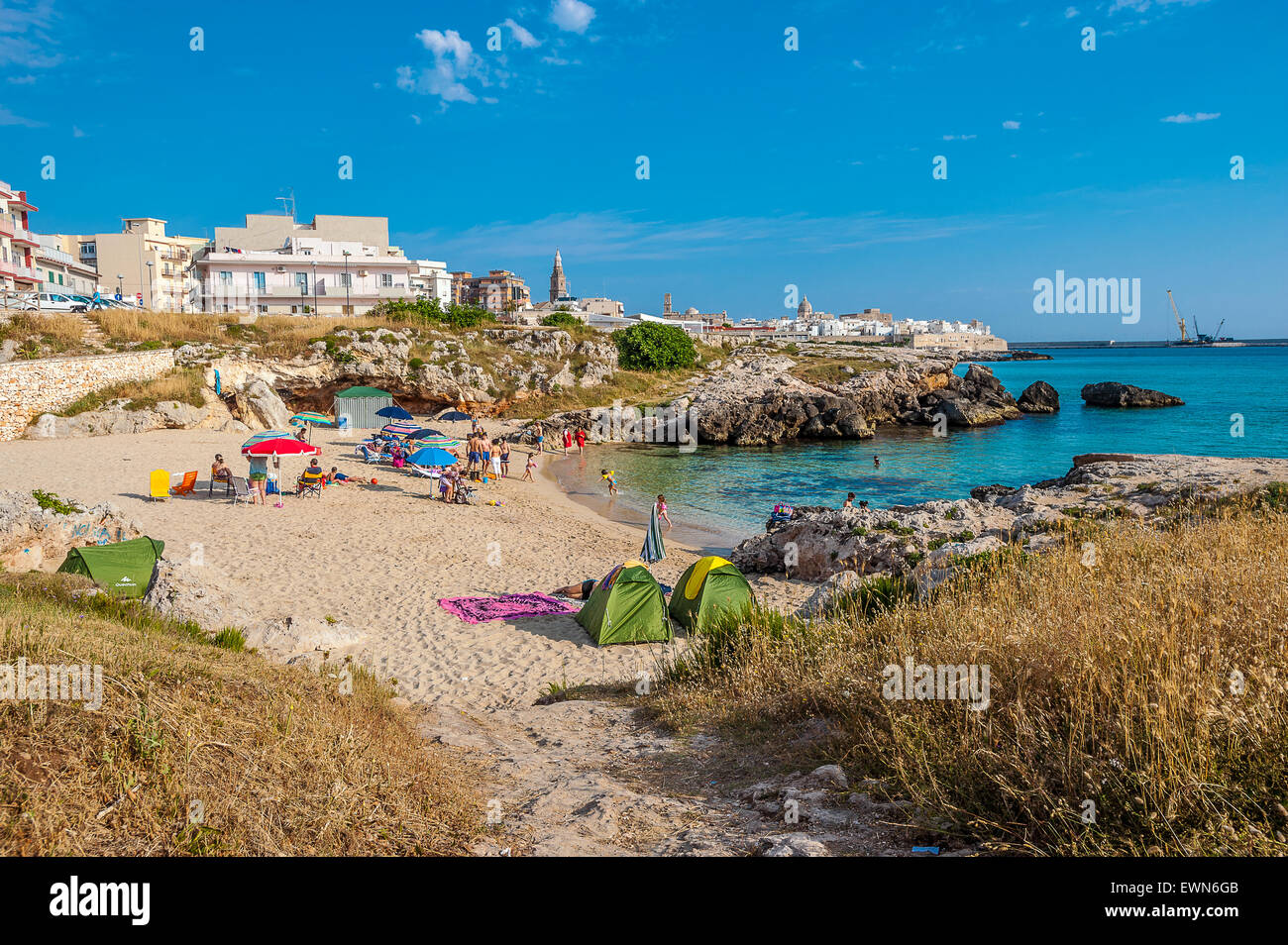 Italia Puglia Monopoli Cala Porto Rosso Foto stock - Alamy