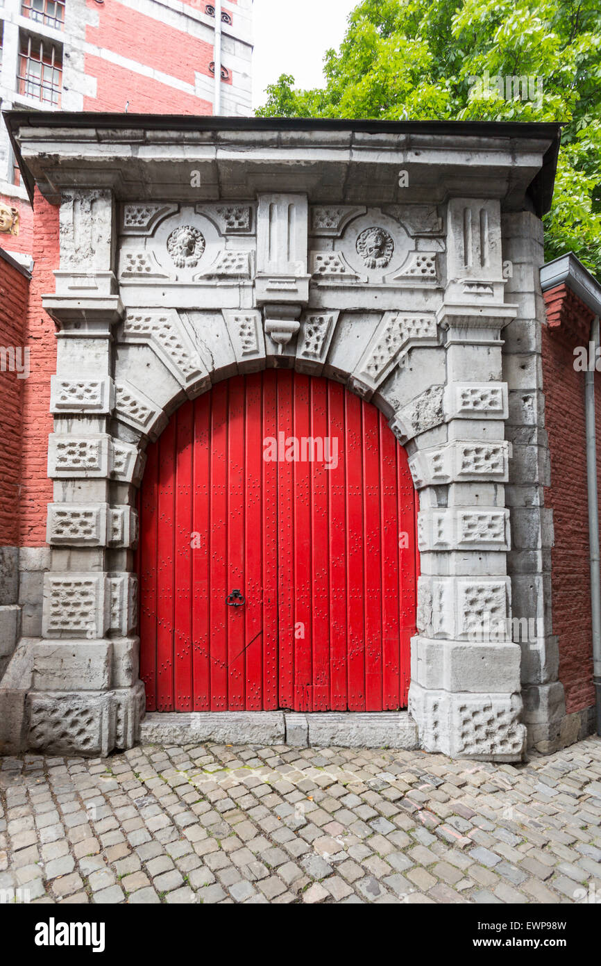 La porta rossa immagini e fotografie stock ad alta risoluzione - Alamy