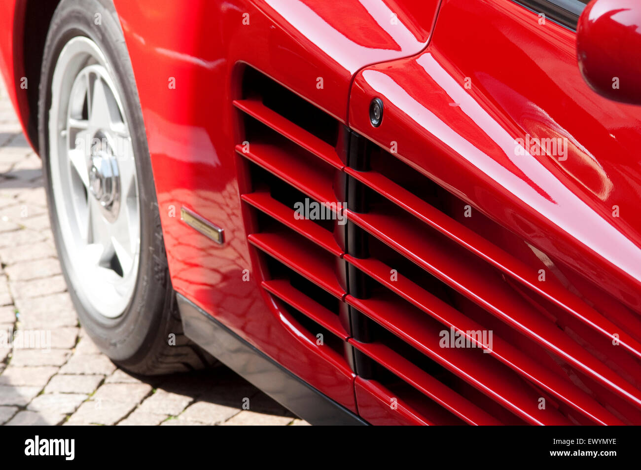 Auto Ferrari Testarossa, Modello di colore rosso Foto stock - Alamy