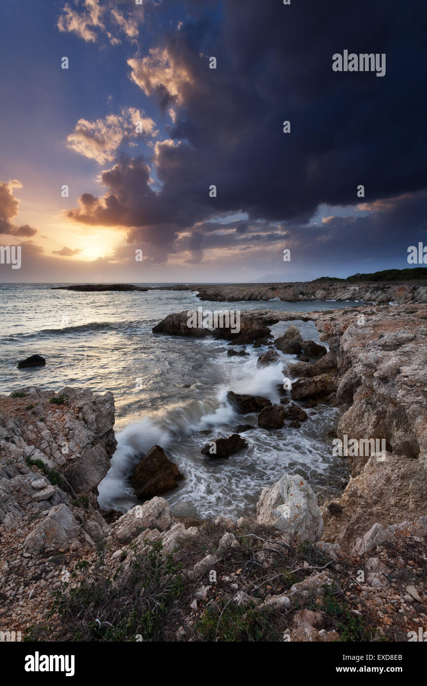 , Favignana Isole Egadi, Sicilia : bel tramonto a Cala Rotonda Foto ...