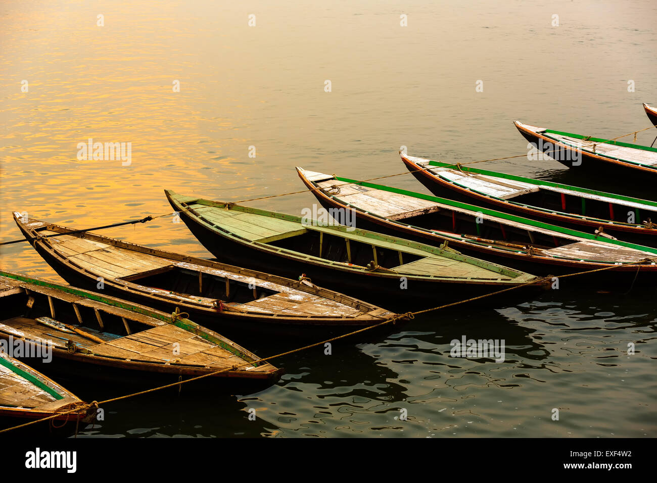 Fiume sacro gange immagini e fotografie stock ad alta risoluzione - Alamy