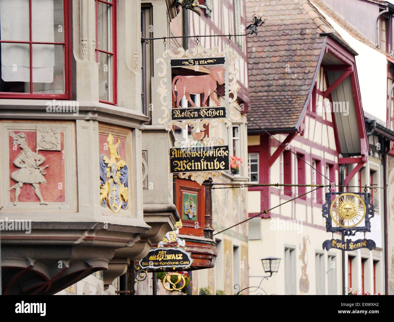 Medieval houses immagini e fotografie stock ad alta risoluzione - Alamy