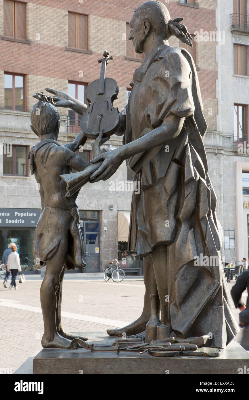 Statua di Antonio Stradivari, Piazza Antonio Stradivari di Cremona ...