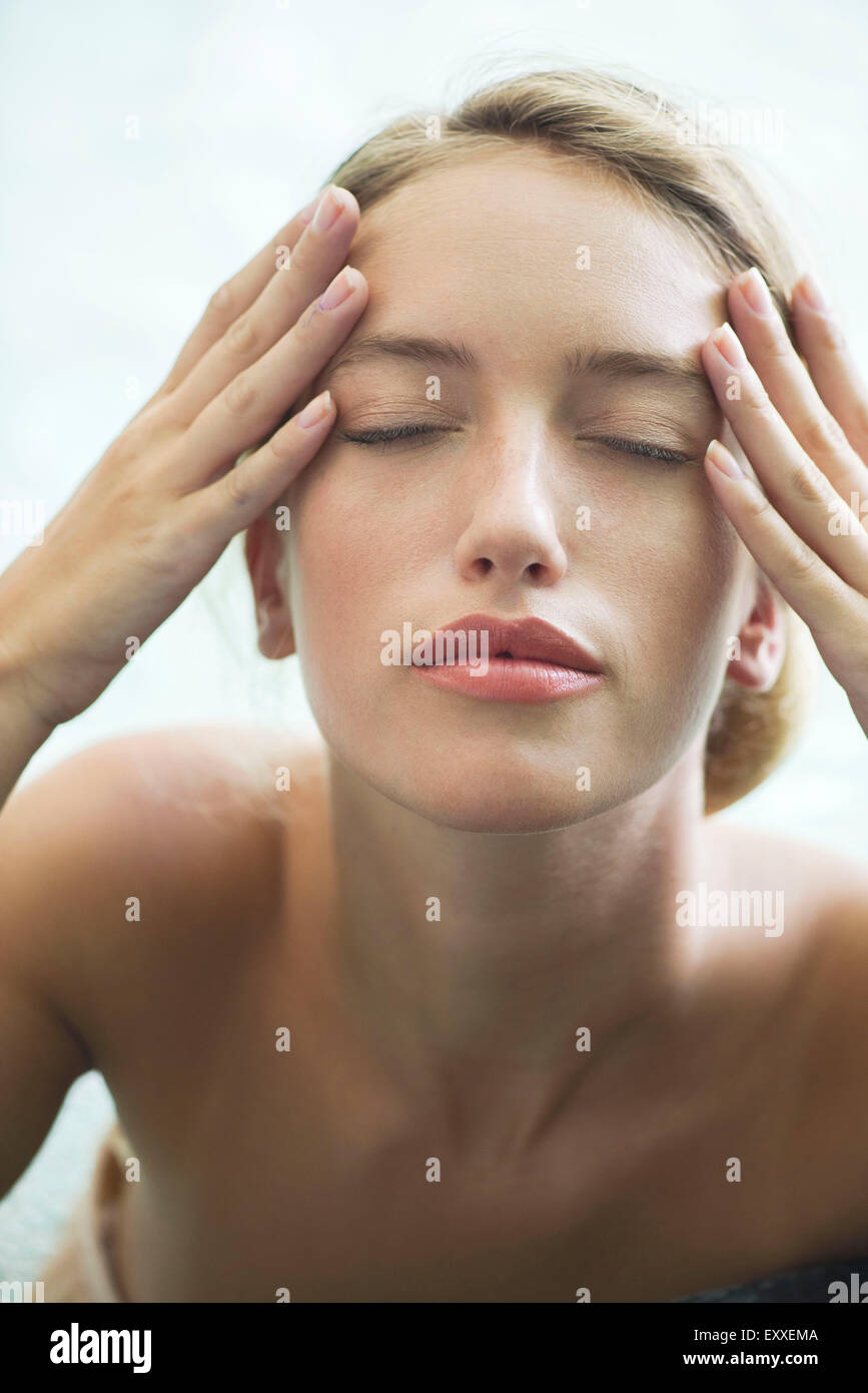 Vasca idromassaggio chiusa immagini e fotografie stock ad alta ...