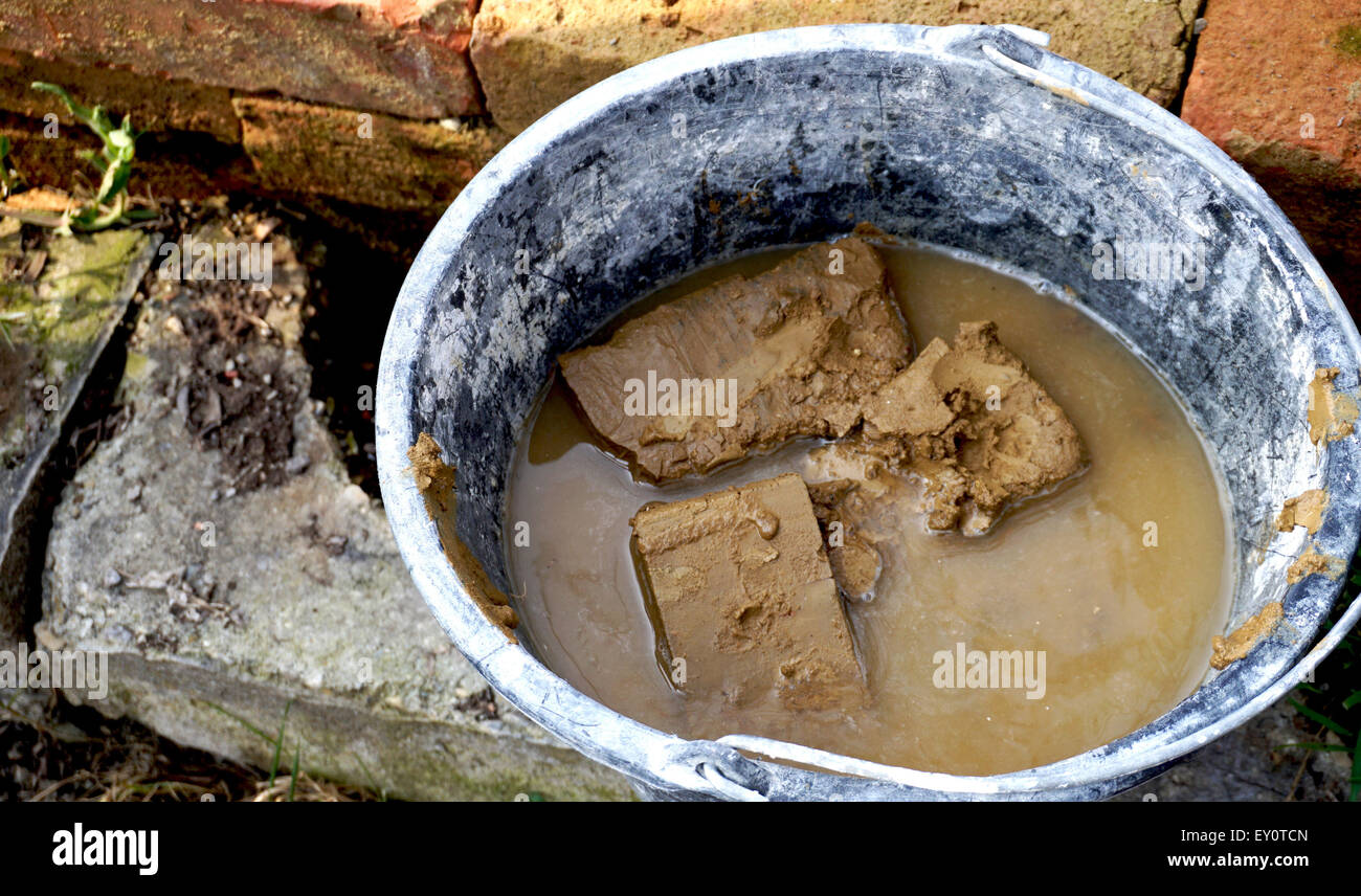Secchio acqua immagini e fotografie stock ad alta risoluzione - Alamy