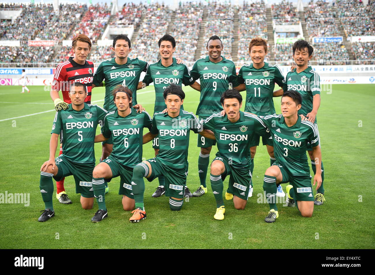 Nagano, Giappone. 19 Luglio, 2015. FC/Matsumoto Yamaga FC gruppo team line-up calcio/calcetto ...